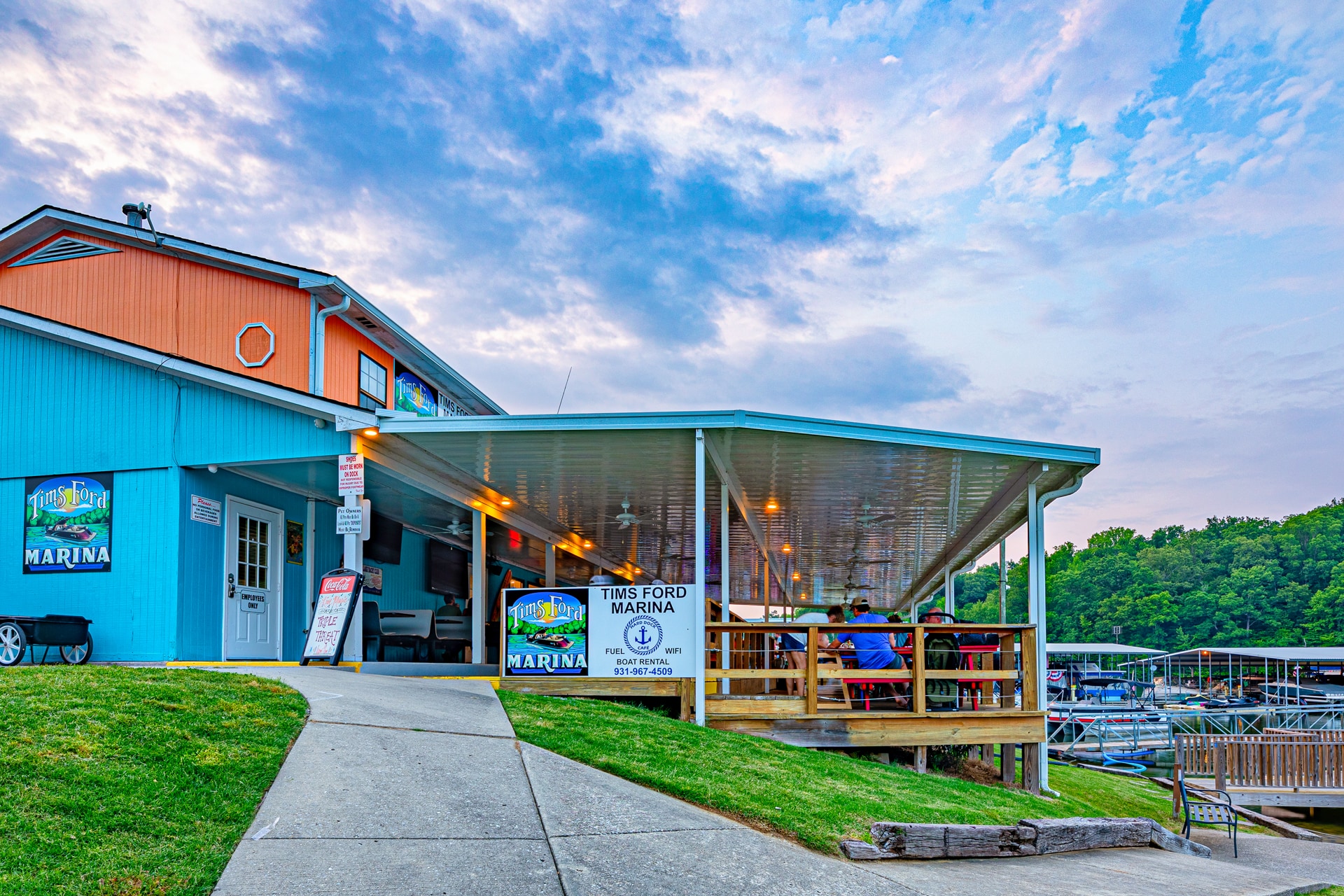 Hard Dock Café | Tims Ford Marina and Resort
