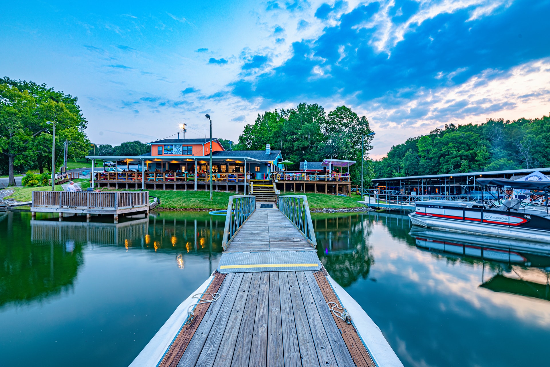 Hard Dock Café | Tims Ford Marina and Resort